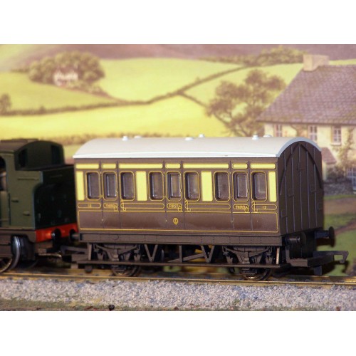 HORNBY Great Western Railway 4-Wheel Coach - Papamallard