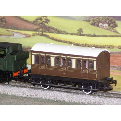 USED Hornby Great Western Railway 4-Wheel Coach R446 - Papamallard